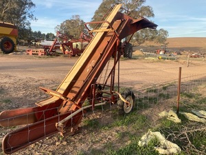 New Holland Bale Stackers & Grabs for Sale | Bale Wagon | Farm Tender