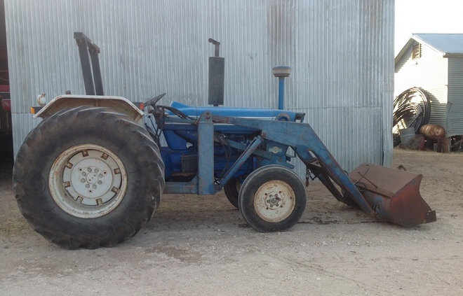 Ford 7000 Tractor with Front End Loader | Farm Tender