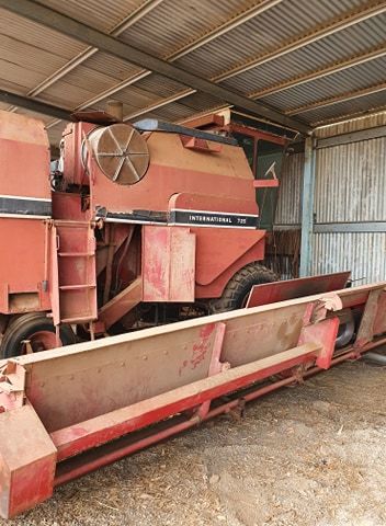 International 725 header | Farm Tender
