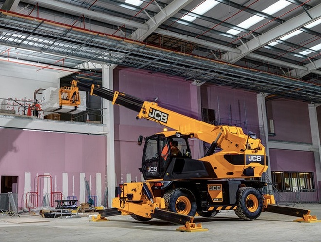 JCB introduce the first ever rotating Telehandler | Farm Tender